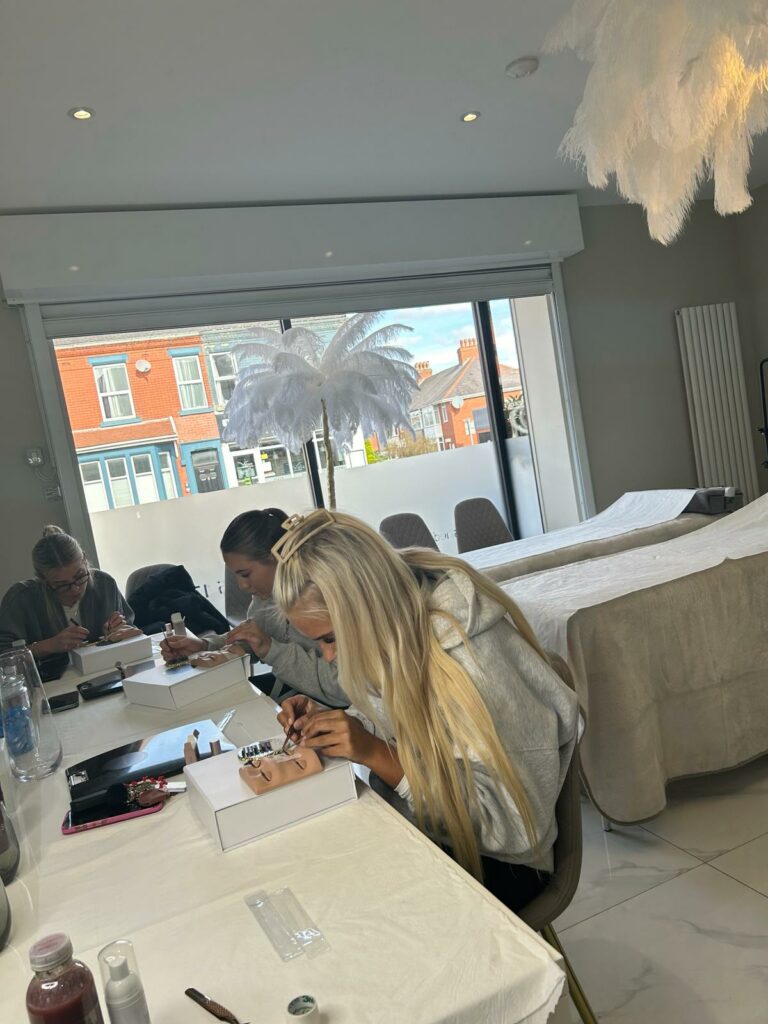 Beginners Classic Lash Training - iLashed by Imogen